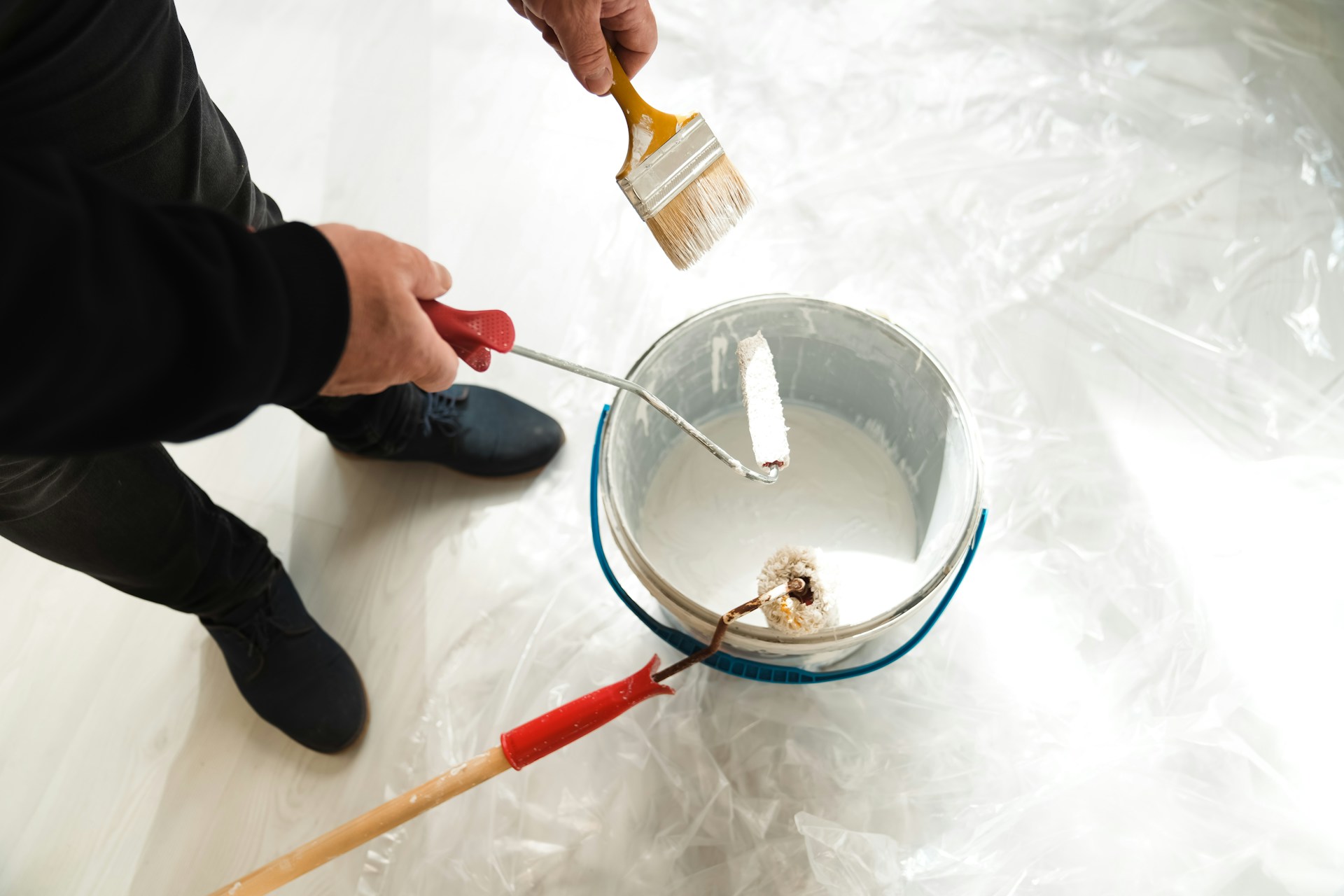 Best Interior Coatings for Damp Rooms – Complete Guide