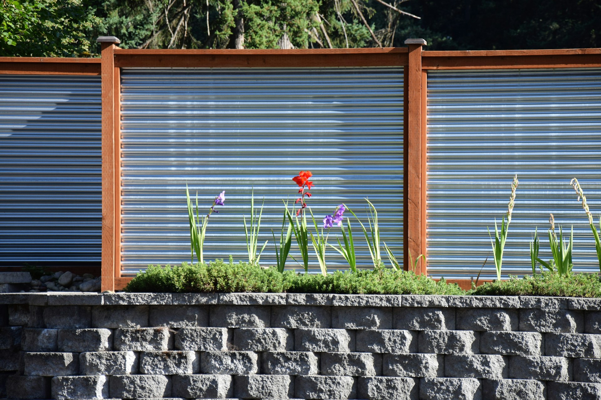 Why Aluminium Fence is Noisy - Platinum Stucco